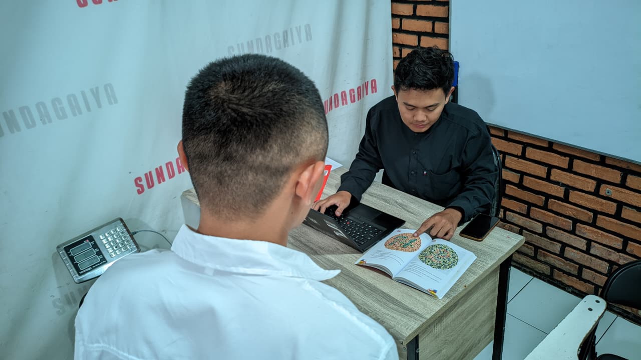 Artikel - Cek Mata Dan Fisik Siswa Angkatan Desember 2025 | SUNDAGAIYA
